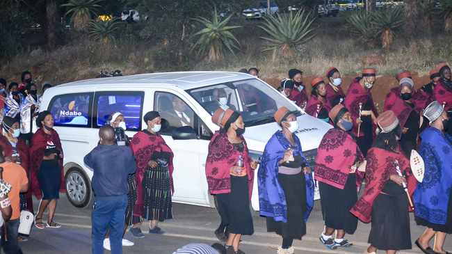 Queen Mantfombi Dlamini Zulu buried in private ceremony - News365.co.za
