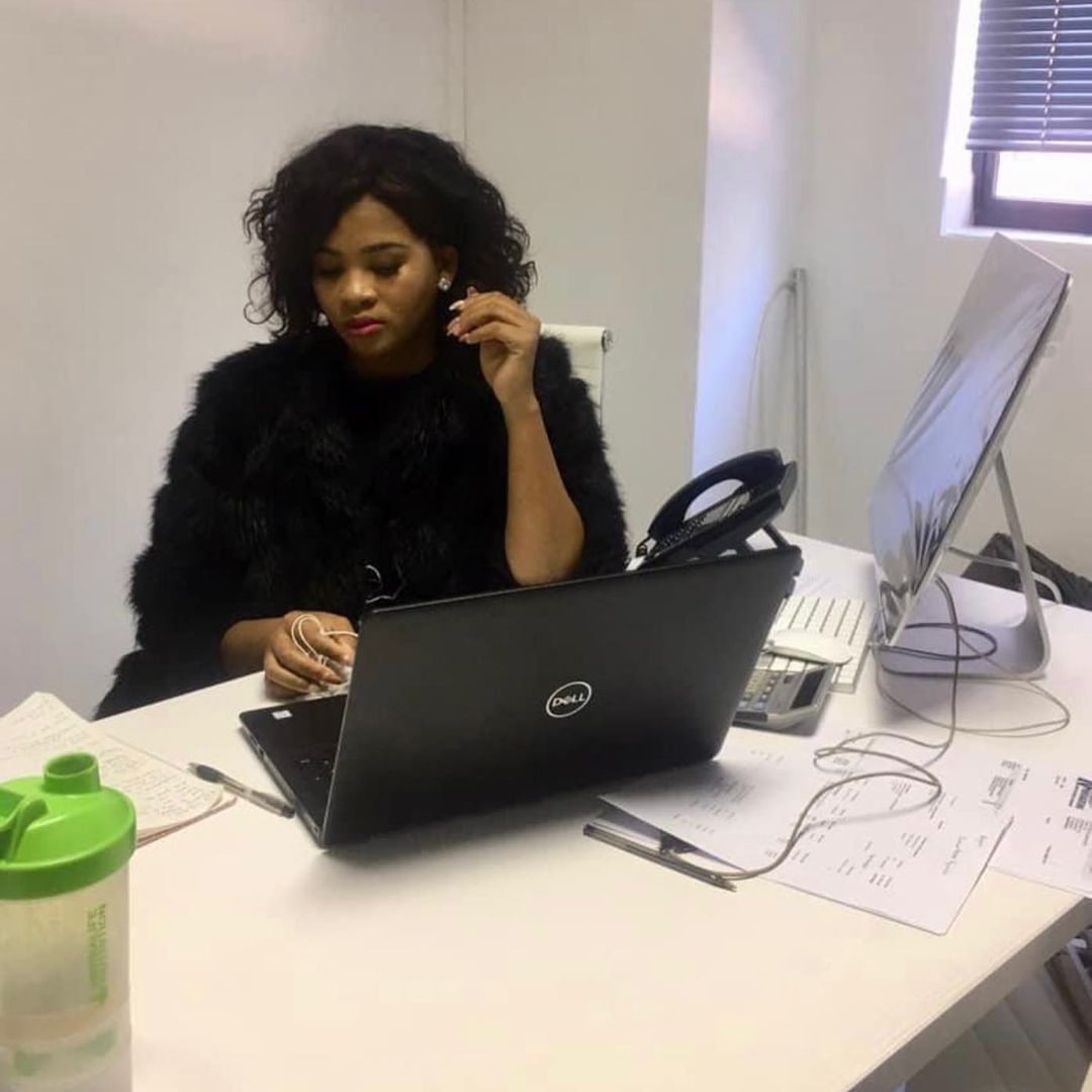 Inside Lady Du's 9-5 job that has left Mzansi inspired - PHOTOS ...