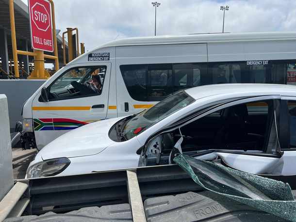Passengers scramble to safety after taxi ploughs into Umvoti toll plaza ...