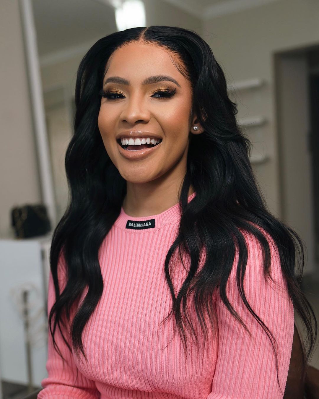 Thuli Phongolo shows off her makeup free face - News365.co.za