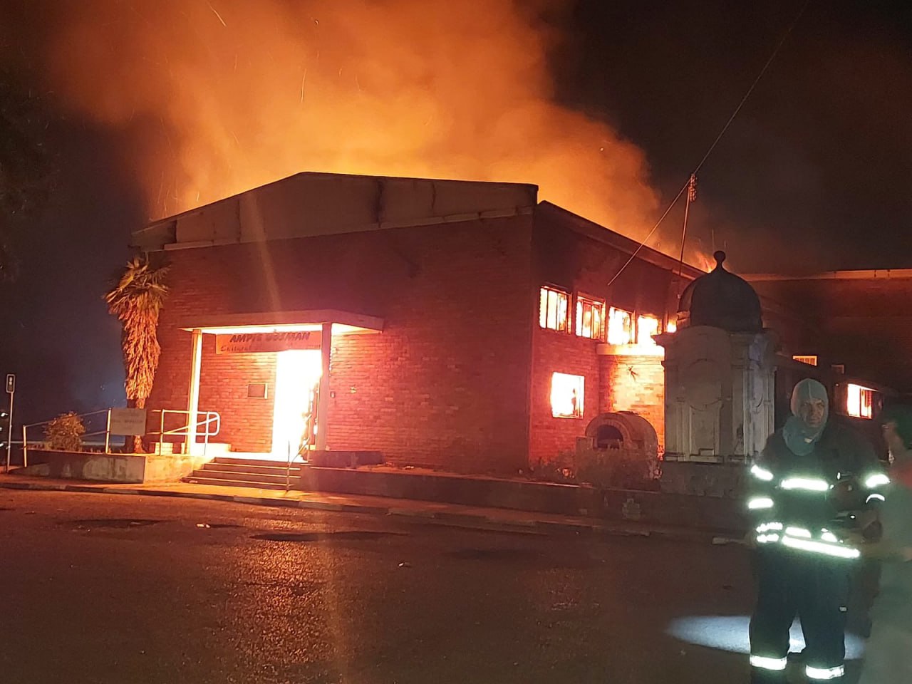 Ditsobotla mayor wants police to expedite probe into the town hall fire ...