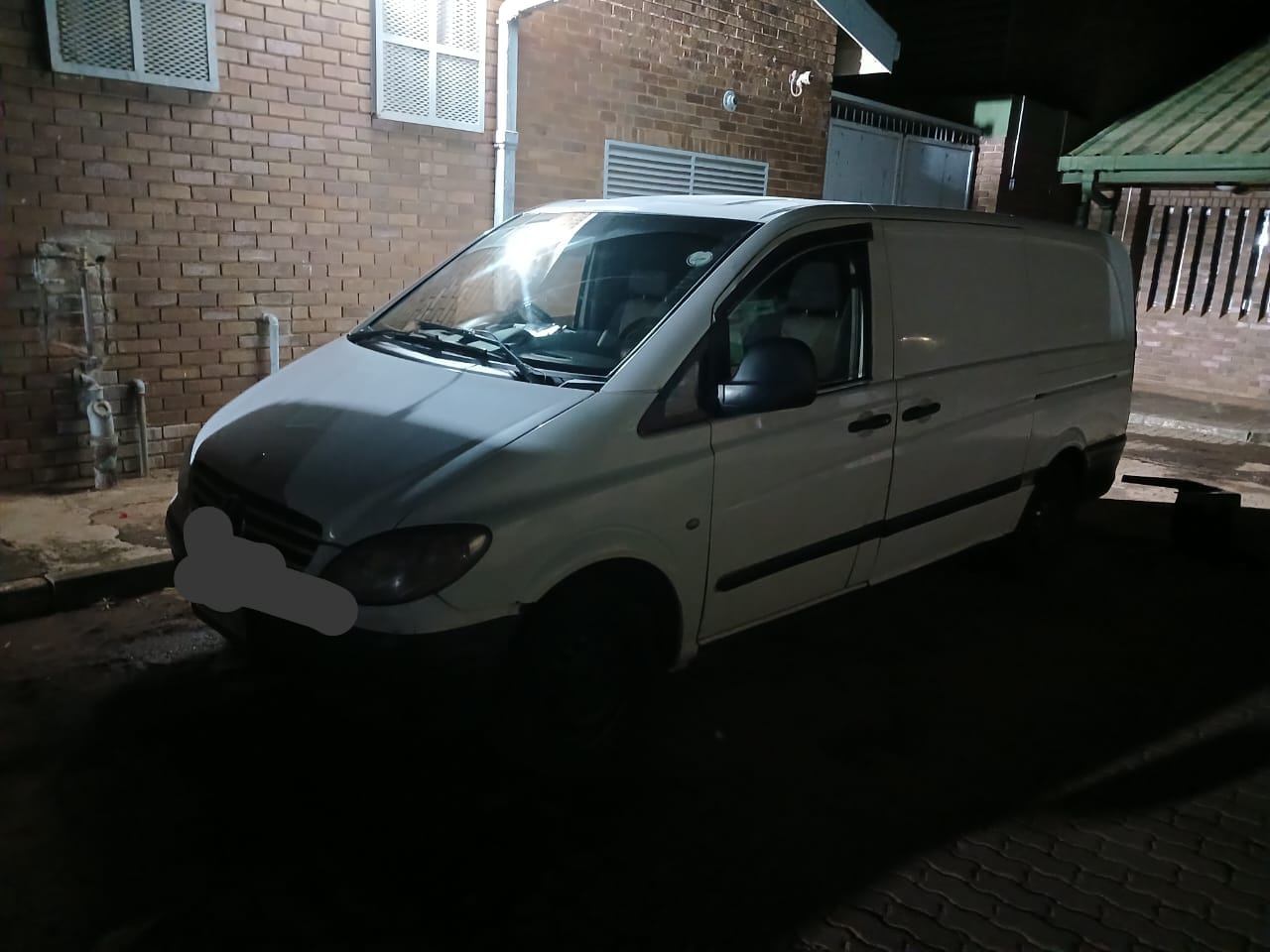 Suspects in Mercedes Benz minivan caught with stolen tyres arrested ...